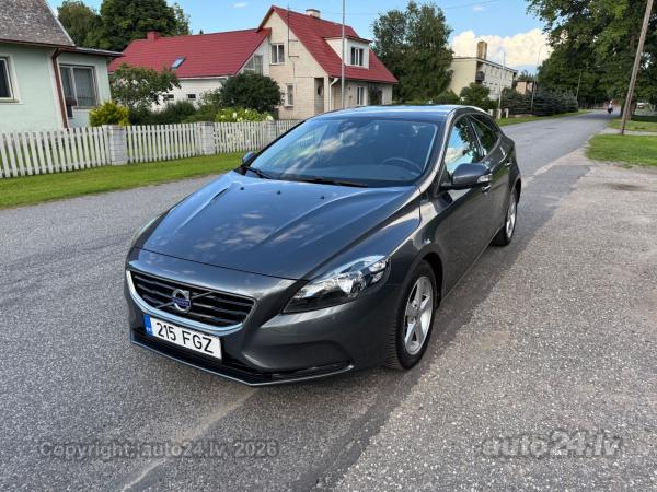 Pelēks Volvo V40 2013 Tallina, ar dzinēja tilpumu 1.60 L un nobraukumu 253 tūkst. km par 6390 €, foto 1 vietnē AUTOMOTO.COM.LV