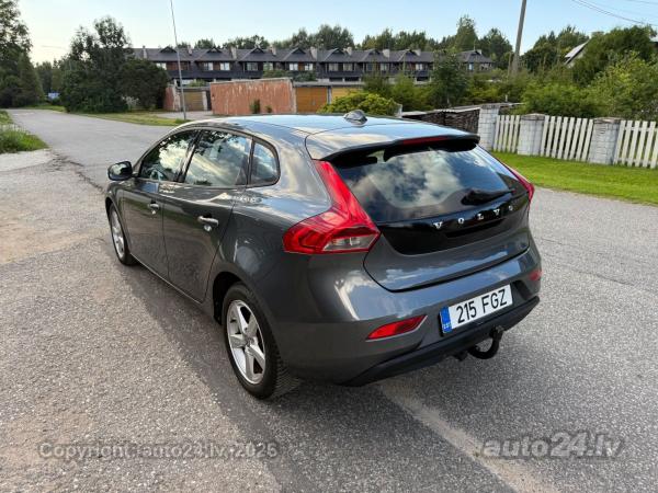 Pelēks Volvo V40 2013 Tallina, ar dzinēja tilpumu 1.60 L un nobraukumu 253 tūkst. km par 6390 €, foto 2 vietnē AUTOMOTO.COM.LV