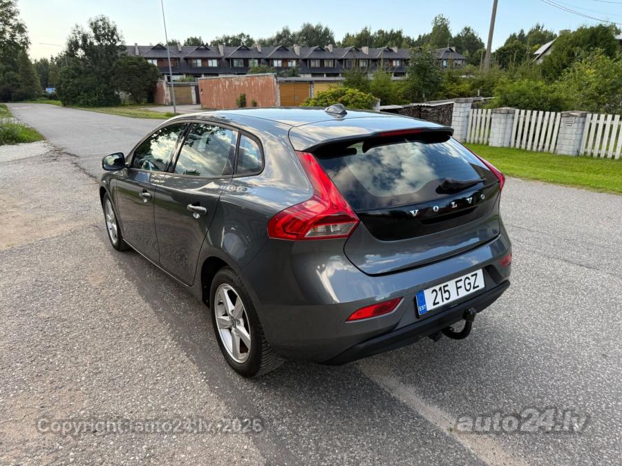 Pelēks Volvo V40 2013 Tallina, ar dzinēja tilpumu 1.60 L un nobraukumu 253 tūkst. km par 6390 €, foto 3 vietnē AUTOMOTO.COM.LV