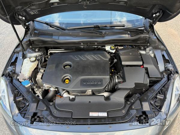 Pelēks Volvo V40 2013 Tallina, ar dzinēja tilpumu 1.60 L un nobraukumu 253 tūkst. km par 6390 €, foto 3 vietnē AUTOMOTO.COM.LV