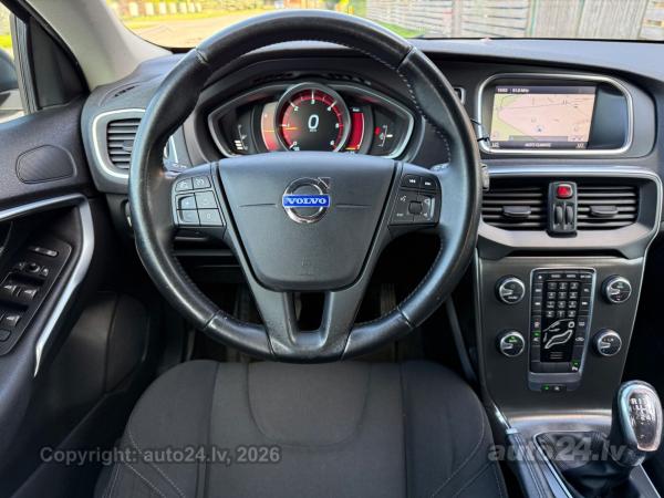 Pelēks Volvo V40 2013 Tallina, ar dzinēja tilpumu 1.60 L un nobraukumu 253 tūkst. km par 6390 €, foto 4 vietnē AUTOMOTO.COM.LV