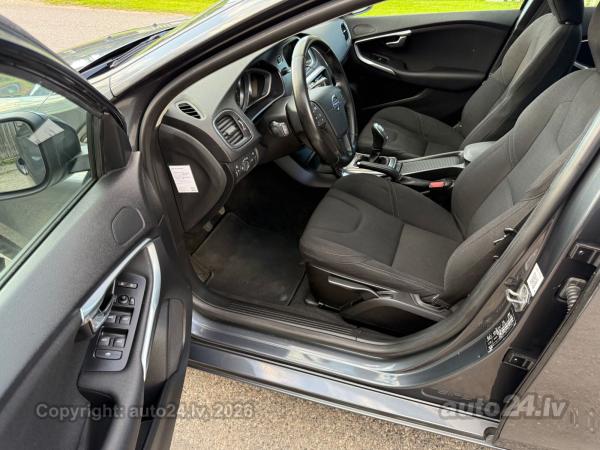 Pelēks Volvo V40 2013 Tallina, ar dzinēja tilpumu 1.60 L un nobraukumu 253 tūkst. km par 6390 €, foto 5 vietnē AUTOMOTO.COM.LV