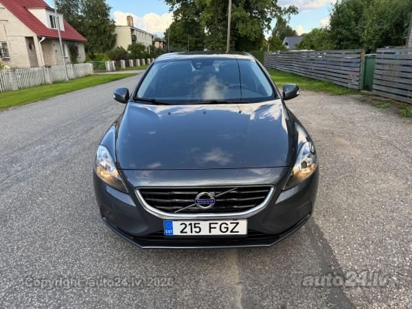 Pelēks Volvo V40 2013 Tallina, ar dzinēja tilpumu 1.60 L un nobraukumu 253 tūkst. km par 6390 €, foto 7 vietnē AUTOMOTO.COM.LV