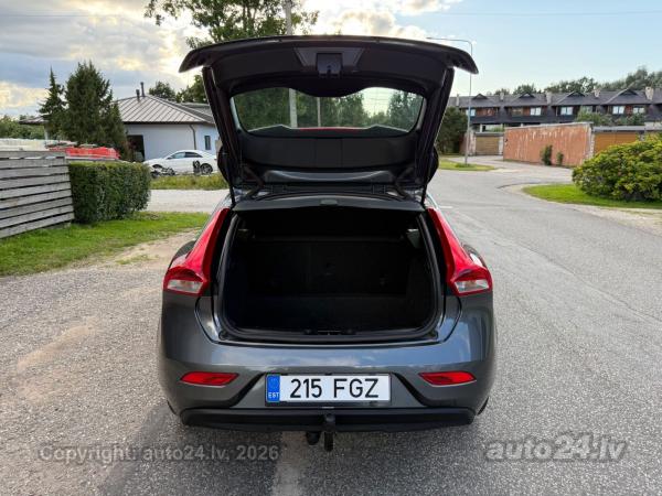 Pelēks Volvo V40 2013 Tallina, ar dzinēja tilpumu 1.60 L un nobraukumu 253 tūkst. km par 6390 €, foto 9 vietnē AUTOMOTO.COM.LV