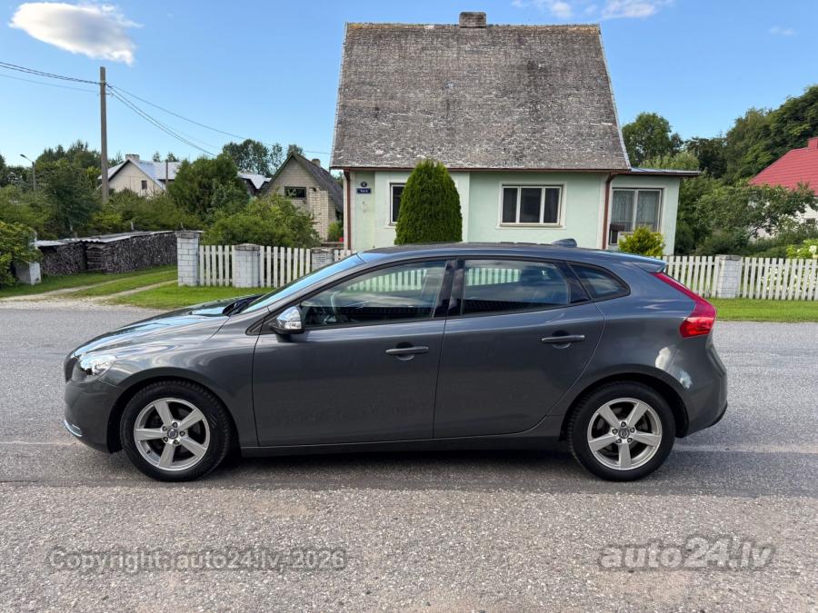 Pelēks Volvo V40 2013 Tallina, ar dzinēja tilpumu 1.60 L un nobraukumu 253 tūkst. km par 6390 €, foto 15 vietnē AUTOMOTO.COM.LV