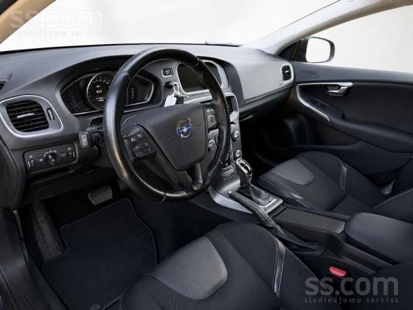 Pelēks Volvo V40 2013 Rīga, ar dzinēja tilpumu 1.60 L un nobraukumu 124 tūkst. km par 7900 €, foto 7 vietnē AUTOMOTO.COM.LV