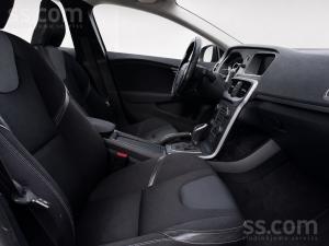 Grey Volvo V40 2013 in Riga, with an engine capacity of 1.60 L and mileage of 124 thousand km for 7900 €, photo 10 on AUTOMOTO.COM.LV