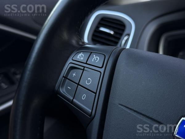 Pelēks Volvo V40 2013 Rīga, ar dzinēja tilpumu 1.60 L un nobraukumu 124 tūkst. km par 7900 €, foto 10 vietnē AUTOMOTO.COM.LV