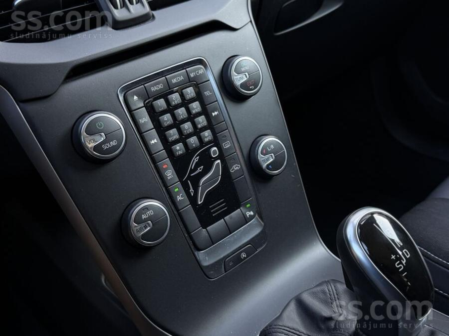 Grey Volvo V40 2013 in Riga, with an engine capacity of 1.60 L and mileage of 124 thousand km for 7900 €, photo 13 on AUTOMOTO.COM.LV