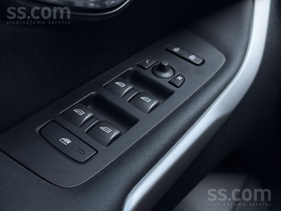 Grey Volvo V40 2013 in Riga, with an engine capacity of 1.60 L and mileage of 124 thousand km for 7900 €, photo 14 on AUTOMOTO.COM.LV