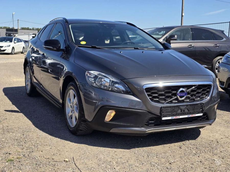 Grey Volvo V40 2013 in Kaunas, with an engine capacity of 1.98 L and mileage of 232 thousand km for 7450 €, photo 3 on AUTOMOTO.COM.LV