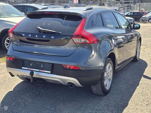 Pelēks Volvo V40 2013 Kauņa, ar dzinēja tilpumu 1.98 L un nobraukumu 232 tūkst. km par 7450 €, foto 4 vietnē AUTOMOTO.COM.LV