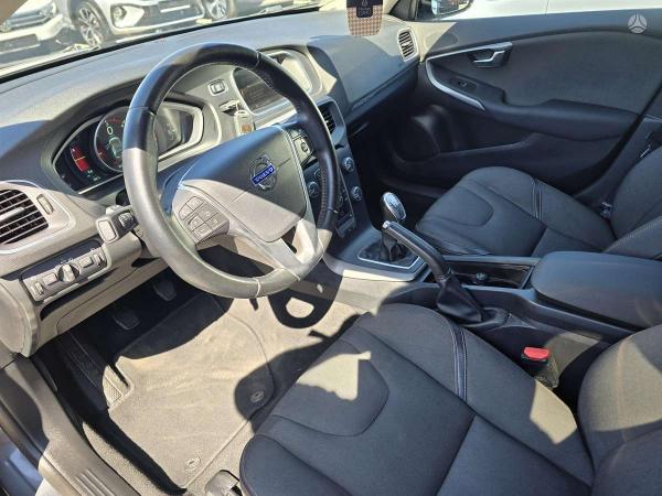 Pelēks Volvo V40 2013 Kauņa, ar dzinēja tilpumu 1.98 L un nobraukumu 232 tūkst. km par 7450 €, foto 8 vietnē AUTOMOTO.COM.LV