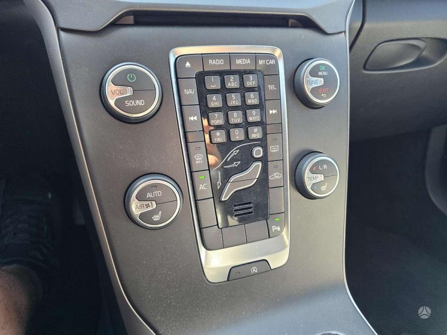 Grey Volvo V40 2013 in Kaunas, with an engine capacity of 1.98 L and mileage of 232 thousand km for 7450 €, photo 11 on AUTOMOTO.COM.LV