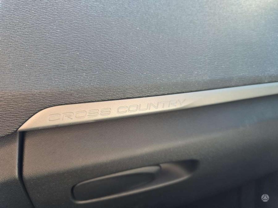 Grey Volvo V40 2013 in Kaunas, with an engine capacity of 1.98 L and mileage of 232 thousand km for 7450 €, photo 12 on AUTOMOTO.COM.LV