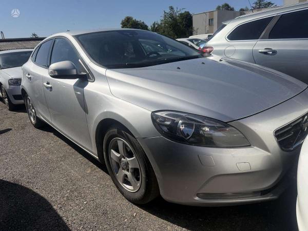 Pelēks Volvo V40 2013 Kauņa, ar dzinēja tilpumu 1.56 L un nobraukumu 373 tūkst. km par 3300 €, foto 1 vietnē AUTOMOTO.COM.LV