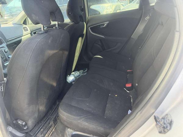 Pelēks Volvo V40 2013 Kauņa, ar dzinēja tilpumu 1.56 L un nobraukumu 373 tūkst. km par 3300 €, foto 5 vietnē AUTOMOTO.COM.LV