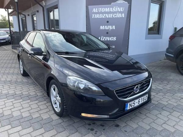 Grey Volvo V40 2013 in Talsi, with an engine capacity of 1.60 L and mileage of 263 thousand km for 4700 €, photo 1 on AUTOMOTO.COM.LV