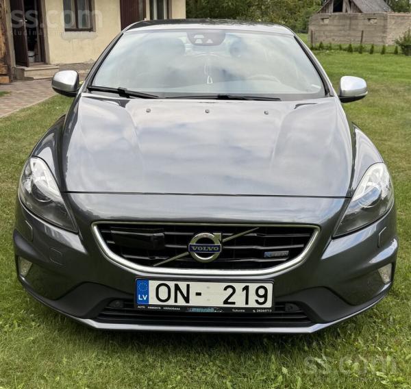 Grey Volvo V40 2013 in Tukums, with an engine capacity of 1.60 L and mileage of 276 thousand km for 6200 €, photo 1 on AUTOMOTO.COM.LV