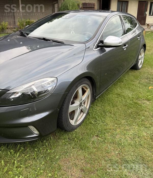 Grey Volvo V40 2013 in Tukums, with an engine capacity of 1.60 L and mileage of 276 thousand km for 6200 €, photo 3 on AUTOMOTO.COM.LV