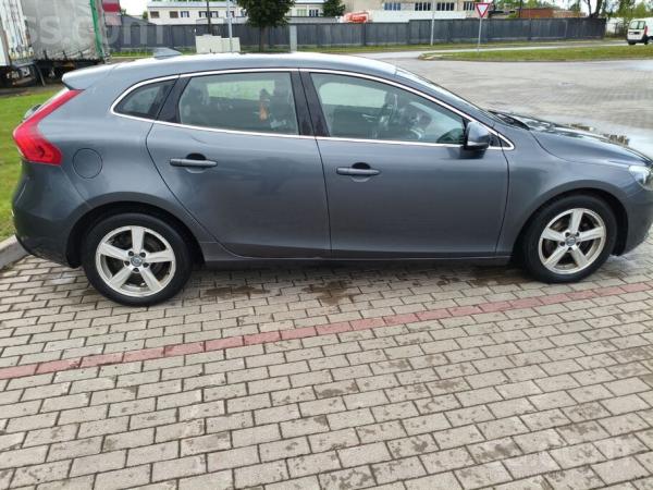 Pelēks Volvo V40 2013 Rēzekne, ar dzinēja tilpumu 1.60 L un nobraukumu 345 tūkst. km par 5500 €, foto 3 vietnē AUTOMOTO.COM.LV
