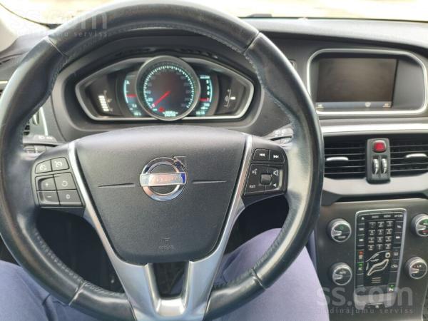Pelēks Volvo V40 2013 Rēzekne, ar dzinēja tilpumu 1.60 L un nobraukumu 345 tūkst. km par 5500 €, foto 4 vietnē AUTOMOTO.COM.LV