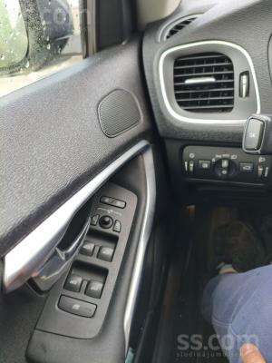 Grey Volvo V40 2013 in Rezekne, with an engine capacity of 1.60 L and mileage of 345 thousand km for 5500 €, photo 6 on AUTOMOTO.COM.LV