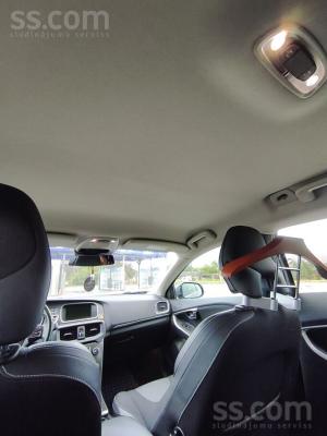 Grey Volvo V40 2013 in Rezekne, with an engine capacity of 1.60 L and mileage of 345 thousand km for 5500 €, photo 9 on AUTOMOTO.COM.LV