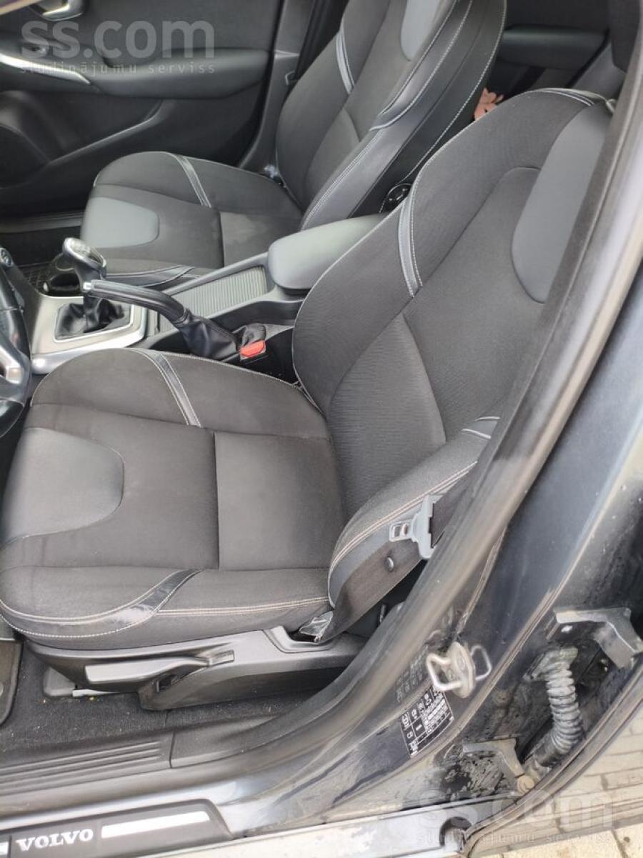 Grey Volvo V40 2013 in Rezekne, with an engine capacity of 1.60 L and mileage of 345 thousand km for 5500 €, photo 10 on AUTOMOTO.COM.LV
