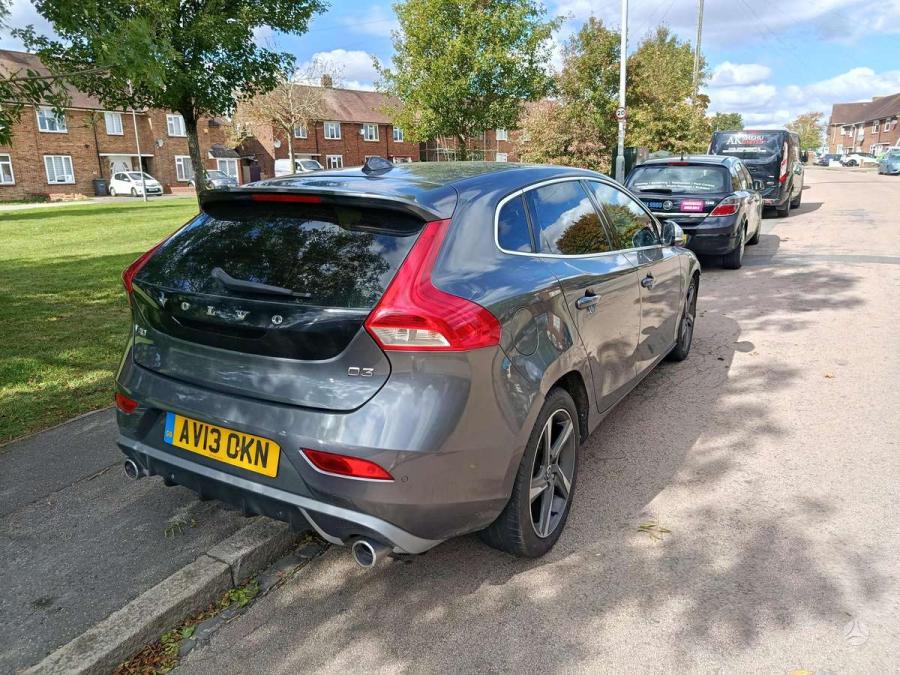 Pelēks Volvo V40 2013 Kauņa, ar dzinēja tilpumu 0.00 L un nobraukumu 179 tūkst. km par 2500 €, foto 3 vietnē AUTOMOTO.COM.LV