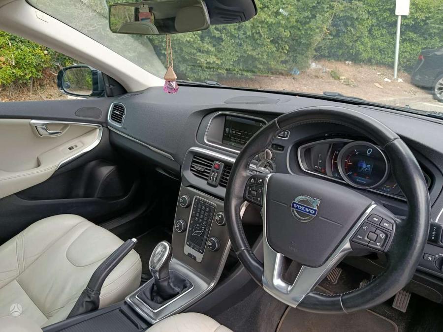Pelēks Volvo V40 2013 Kauņa, ar dzinēja tilpumu 0.00 L un nobraukumu 179 tūkst. km par 2500 €, foto 17 vietnē AUTOMOTO.COM.LV