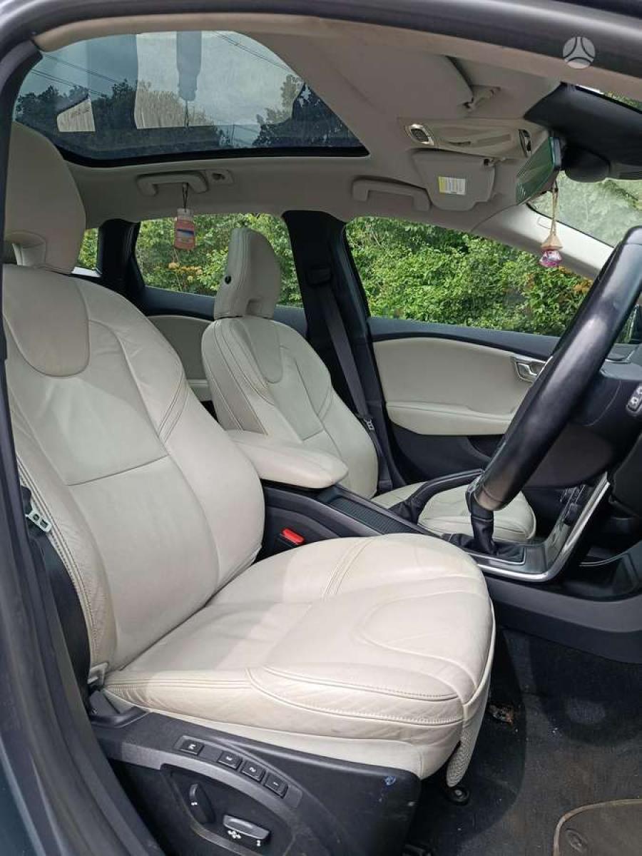 Pelēks Volvo V40 2013 Kauņa, ar dzinēja tilpumu 0.00 L un nobraukumu 179 tūkst. km par 2500 €, foto 19 vietnē AUTOMOTO.COM.LV