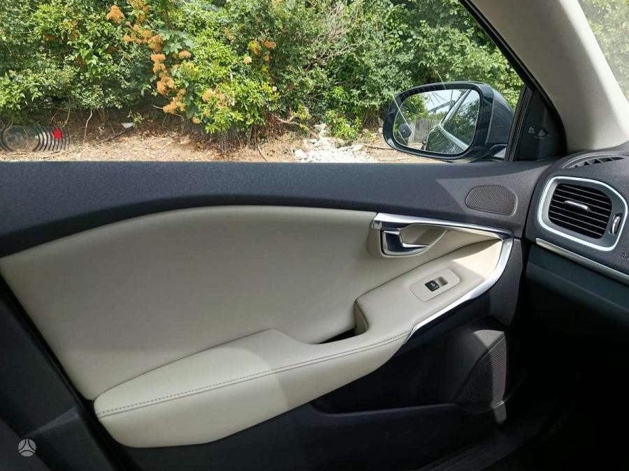 Pelēks Volvo V40 2013 Kauņa, ar dzinēja tilpumu 0.00 L un nobraukumu 179 tūkst. km par 2500 €, foto 25 vietnē AUTOMOTO.COM.LV