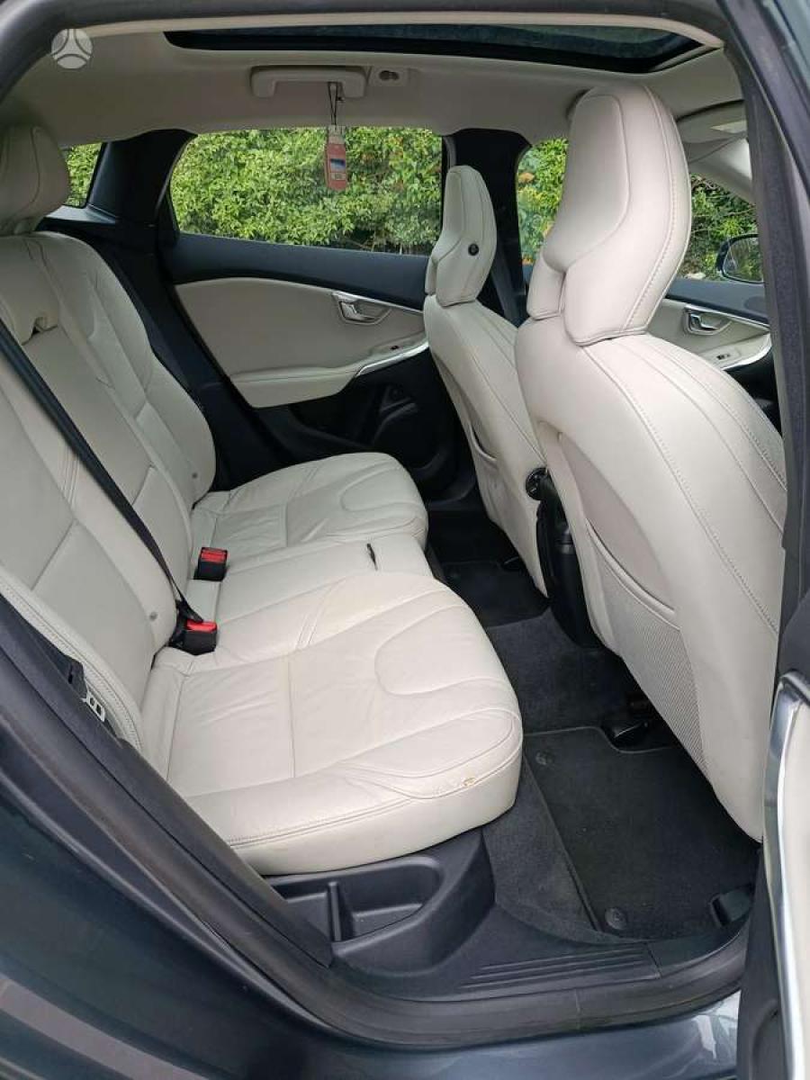 Pelēks Volvo V40 2013 Kauņa, ar dzinēja tilpumu 0.00 L un nobraukumu 179 tūkst. km par 2500 €, foto 28 vietnē AUTOMOTO.COM.LV