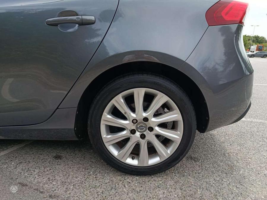 Pelēks Volvo V40 2013 Kauņa, ar dzinēja tilpumu 0.00 L un nobraukumu 179 tūkst. km par 2500 €, foto 33 vietnē AUTOMOTO.COM.LV