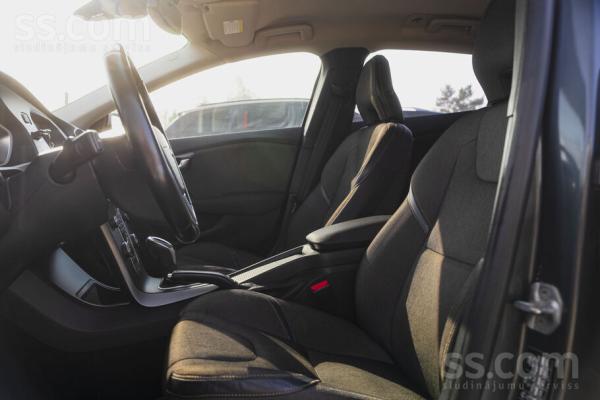 Volvo V40 2013 in Riga on AUTOMOTO.COM.LV Grey Volvo V40 2013 in Riga, with an engine capacity of 2.00 L and mileage of 316 thousand km for 9490 €, photo 9 on AUTOMOTO.COM.LV