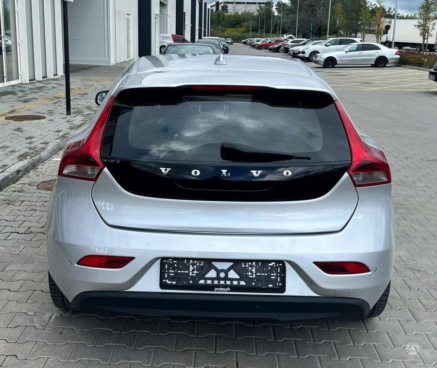 Grey Volvo V40 2013 in Vilnius, with an engine capacity of 1.60 L and mileage of 293 thousand km for 4800 €, photo 7 on AUTOMOTO.COM.LV