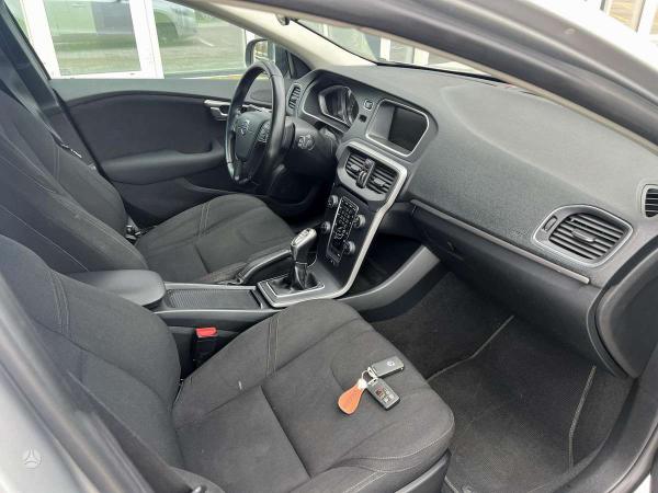 Volvo V40 2013 Viļņa vietnē Pelēks Volvo V40 2013 Viļņa, ar dzinēja tilpumu 1.60 L un nobraukumu 293 tūkst. km par 4800 €, foto 8 vietnē AUTOMOTO.COM.LV