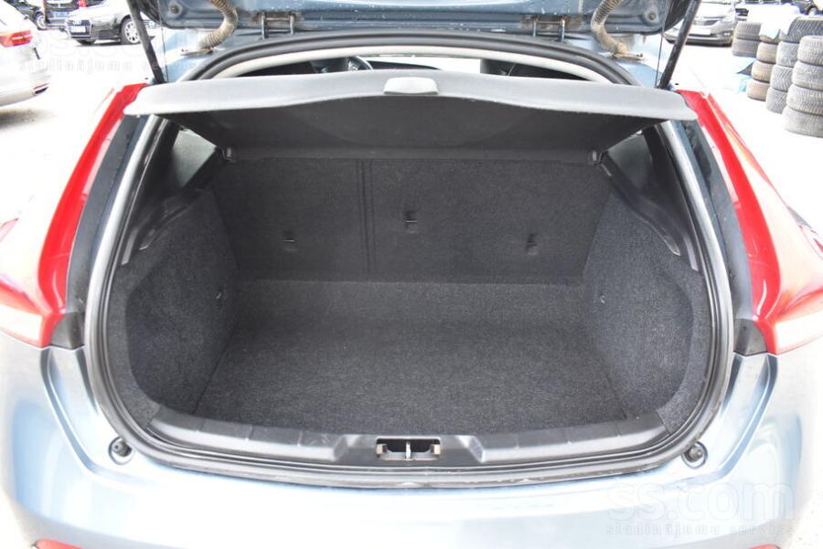 Grey Volvo V40 2013 in Kuldiga, with an engine capacity of 1.60 L and mileage of 0 thousand km for 6490 €, photo 10 on AUTOMOTO.COM.LV