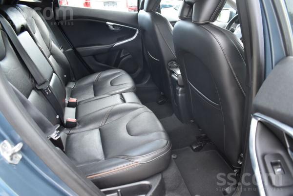 Volvo V40 2013 in Kuldiga on AUTOMOTO.COM.LV Grey Volvo V40 2013 in Kuldiga, with an engine capacity of 1.60 L and mileage of 0 thousand km for 6490 €, photo 8 on AUTOMOTO.COM.LV