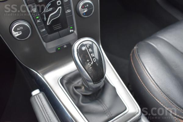Volvo V40 2013 in Kuldiga on AUTOMOTO.COM.LV Grey Volvo V40 2013 in Kuldiga, with an engine capacity of 1.60 L and mileage of 0 thousand km for 6490 €, photo 10 on AUTOMOTO.COM.LV