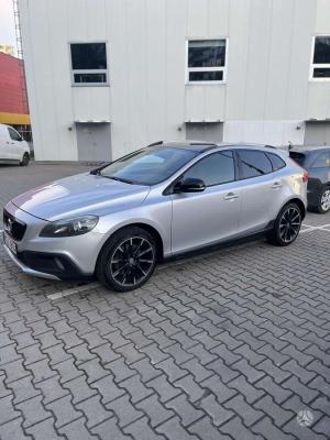 Pelēks Volvo V40 2013 Viļņa, ar dzinēja tilpumu 2.00 L un nobraukumu 179 tūkst. km par 7600 €, foto  vietnē AUTOMOTO.COM.LV