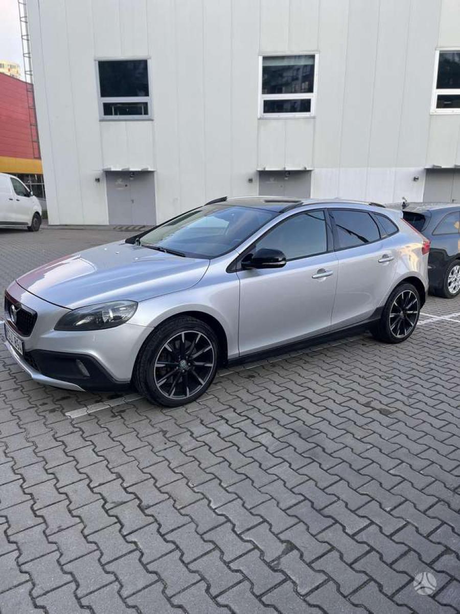Pelēks Volvo V40 2013 Viļņa, ar dzinēja tilpumu 2.00 L un nobraukumu 179 tūkst. km par 7600 €, foto 1 vietnē AUTOMOTO.COM.LV