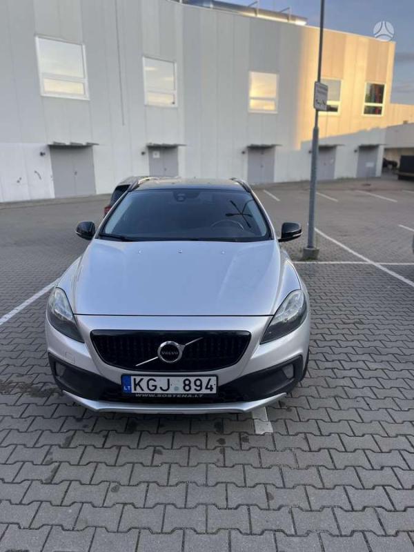 Pelēks Volvo V40 2013 Viļņa, ar dzinēja tilpumu 2.00 L un nobraukumu 179 tūkst. km par 7600 €, foto 3 vietnē AUTOMOTO.COM.LV