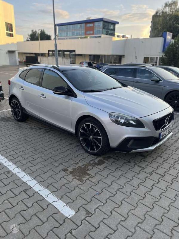 Pelēks Volvo V40 2013 Viļņa, ar dzinēja tilpumu 2.00 L un nobraukumu 179 tūkst. km par 7600 €, foto 4 vietnē AUTOMOTO.COM.LV