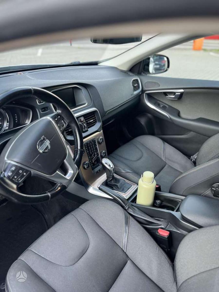 Pelēks Volvo V40 2013 Viļņa, ar dzinēja tilpumu 2.00 L un nobraukumu 179 tūkst. km par 7600 €, foto 6 vietnē AUTOMOTO.COM.LV