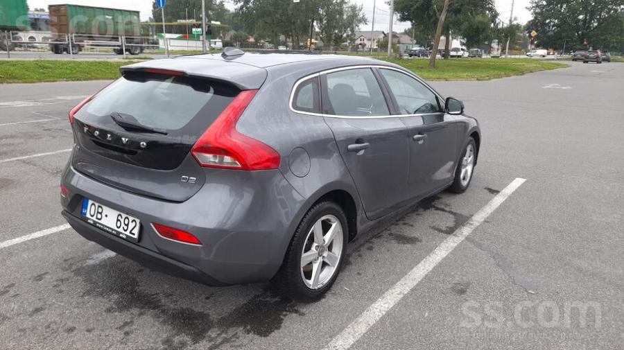 Pelēks Volvo V40 2013 Rīga, ar dzinēja tilpumu 1.60 L un nobraukumu 203 tūkst. km par 6900 €, foto 5 vietnē AUTOMOTO.COM.LV