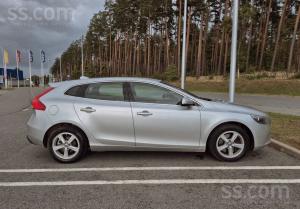 Grey Volvo V40 2013 in Riga, with an engine capacity of 2.00 L and mileage of 236 thousand km for 7600 €, photo 4 on AUTOMOTO.COM.LV