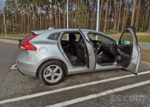 Grey Volvo V40 2013 in Riga, with an engine capacity of 2.00 L and mileage of 236 thousand km for 7600 €, photo 5 on AUTOMOTO.COM.LV