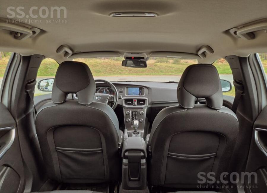 Grey Volvo V40 2013 in Riga, with an engine capacity of 2.00 L and mileage of 236 thousand km for 7600 €, photo 7 on AUTOMOTO.COM.LV
